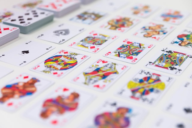 How to play the playing cards game Cabo - Stay and Play